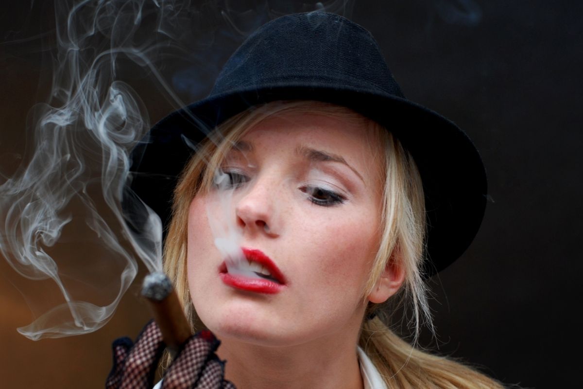 How To Dress Like A Gangster Girl - Retro Galaxy