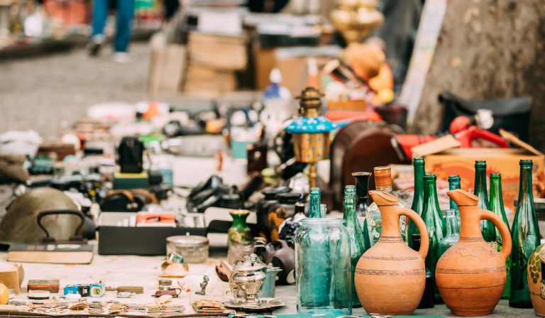 15 Types of Collectible Glass - Retro Galaxy